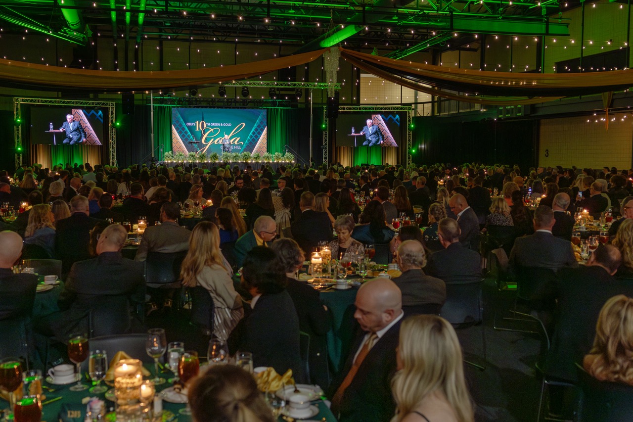 Maxwell inspires more than 700 at OBU Green and Gold Gala on Bison Hill ...