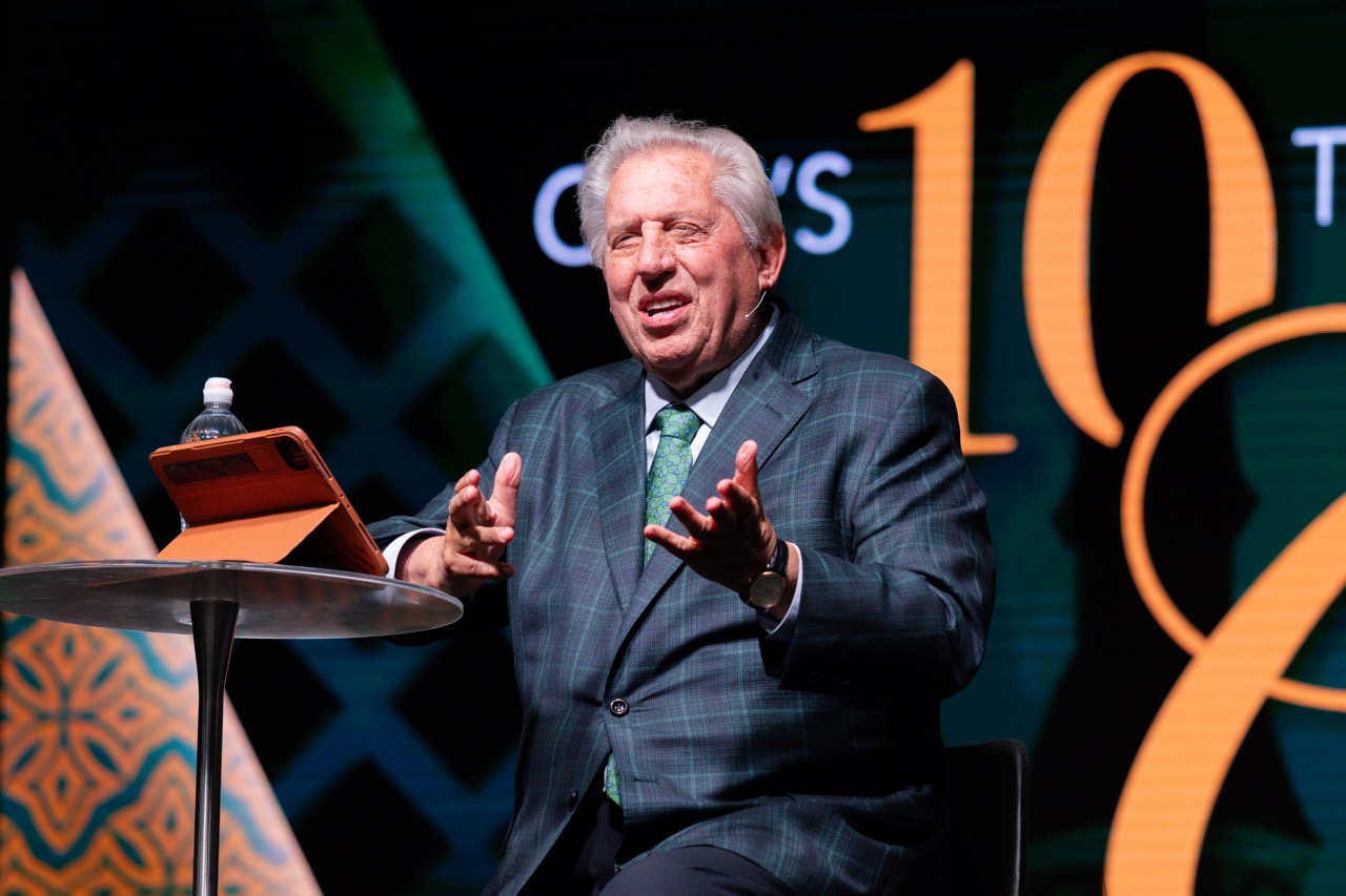 Maxwell inspires more than 700 at OBU Green and Gold Gala on Bison Hill ...